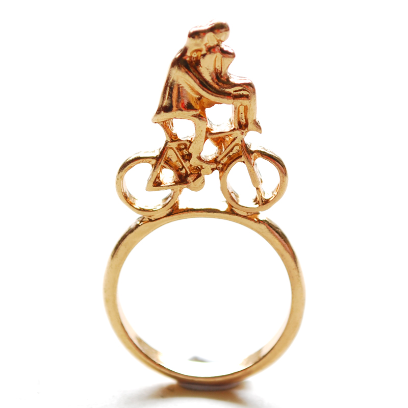 Couple On Bicycle Ring on Luulla
