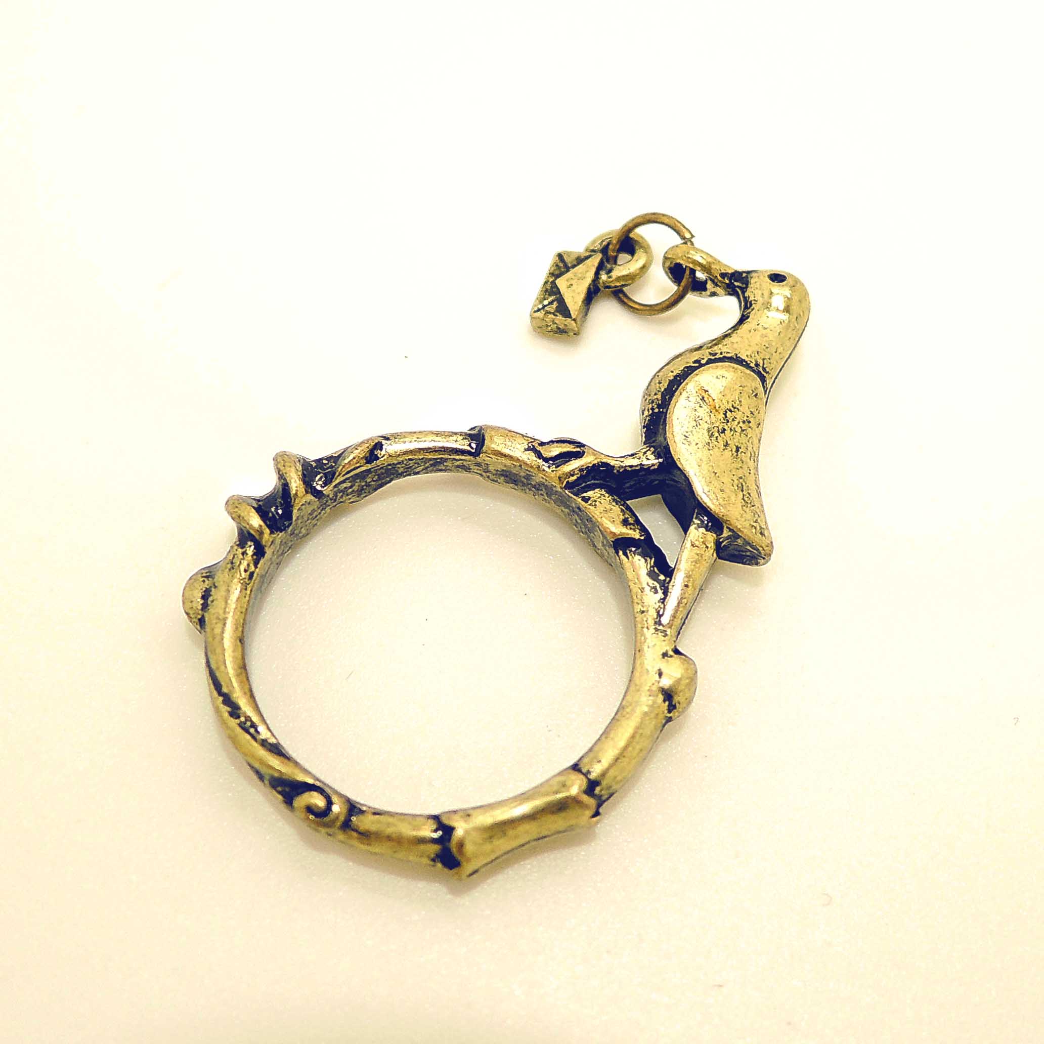 Messenger Pigeon Ring on Luulla