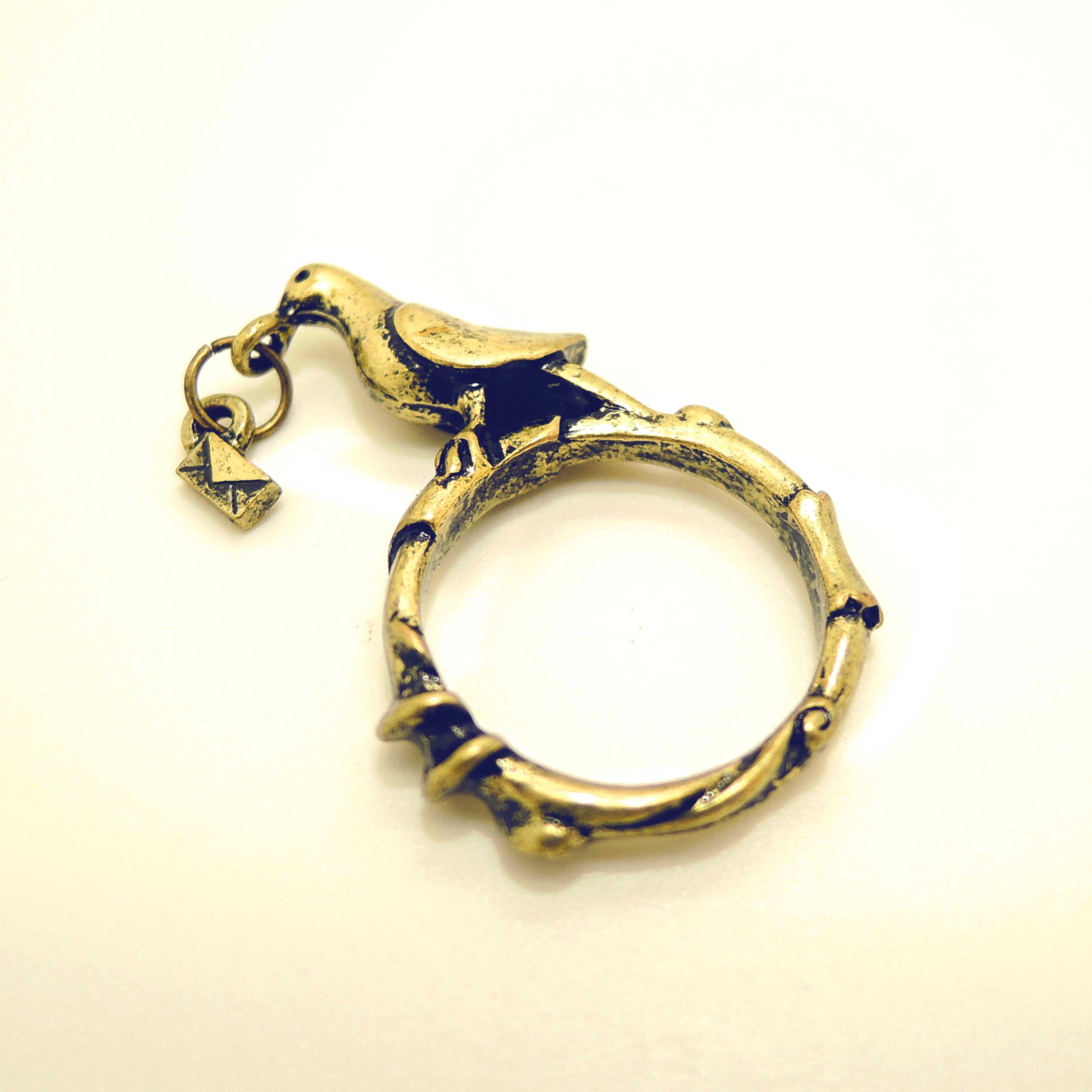 Messenger Pigeon Ring on Luulla